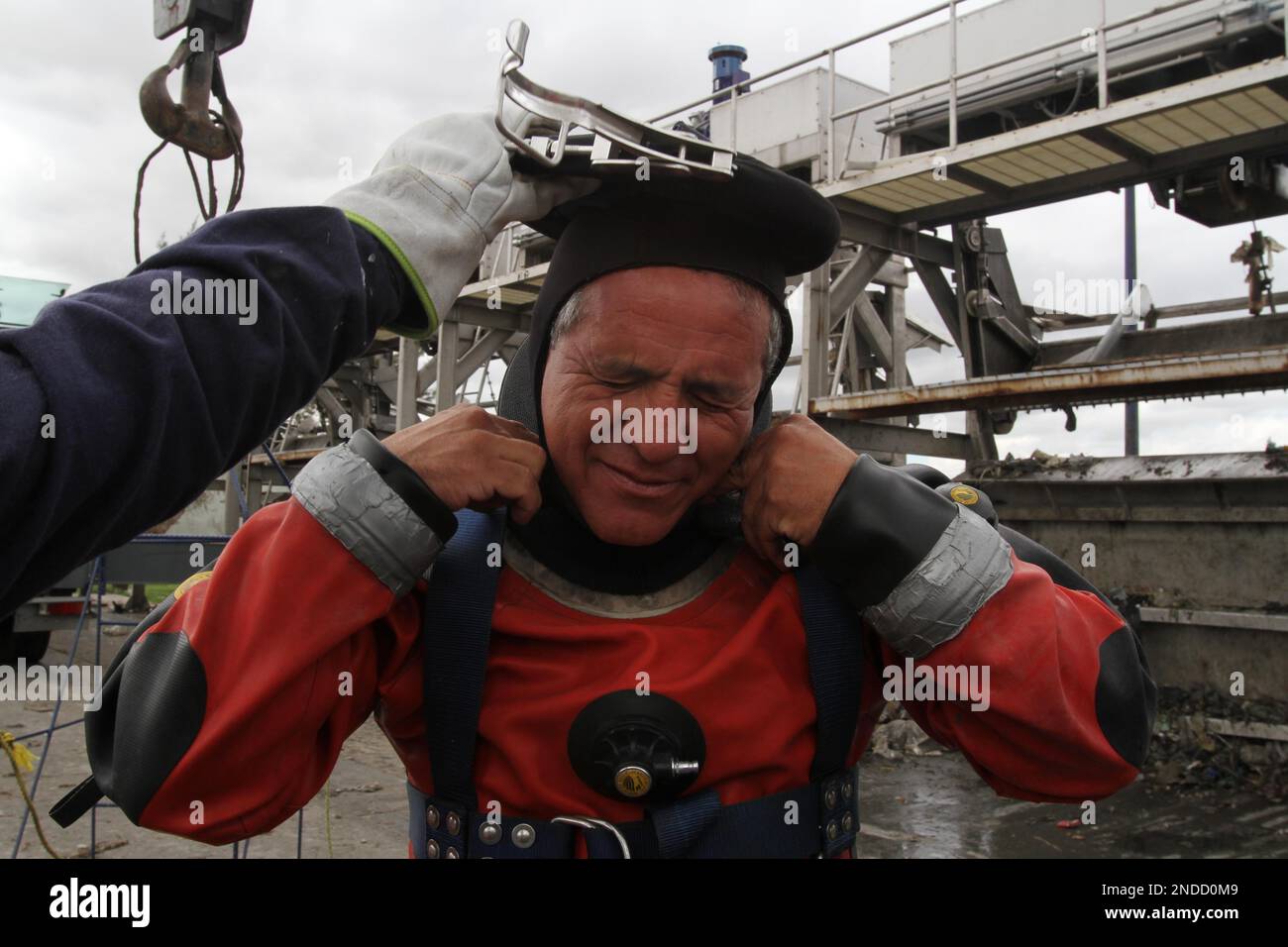 In this photo taken Tuesday, July 20, 2010, Mexican sewer diver Julio ...