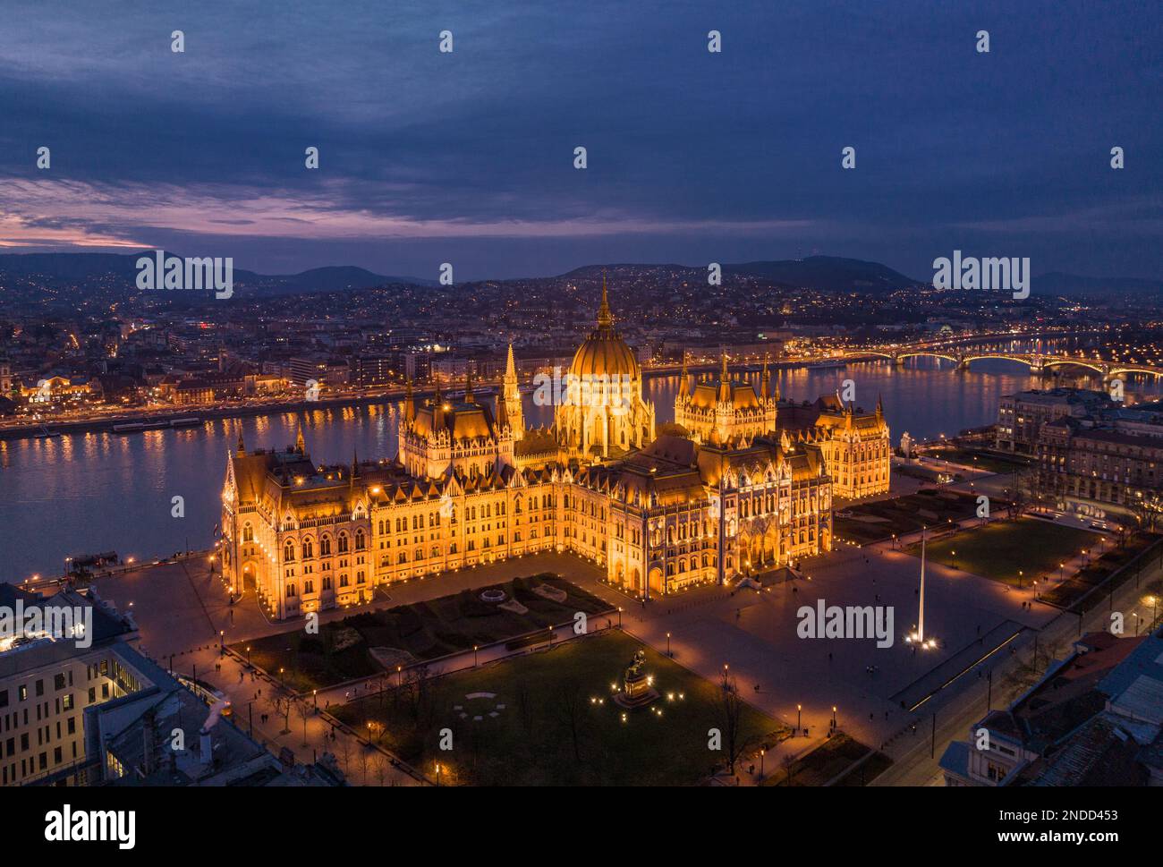 Castle revealed aerial hi-res stock photography and images - Alamy