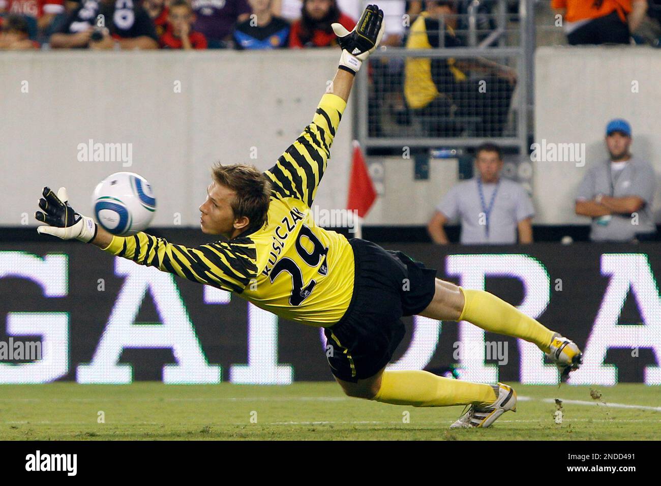 Manchester United goalkeeper Tomasz Kuszczak reaches for a shot by ...