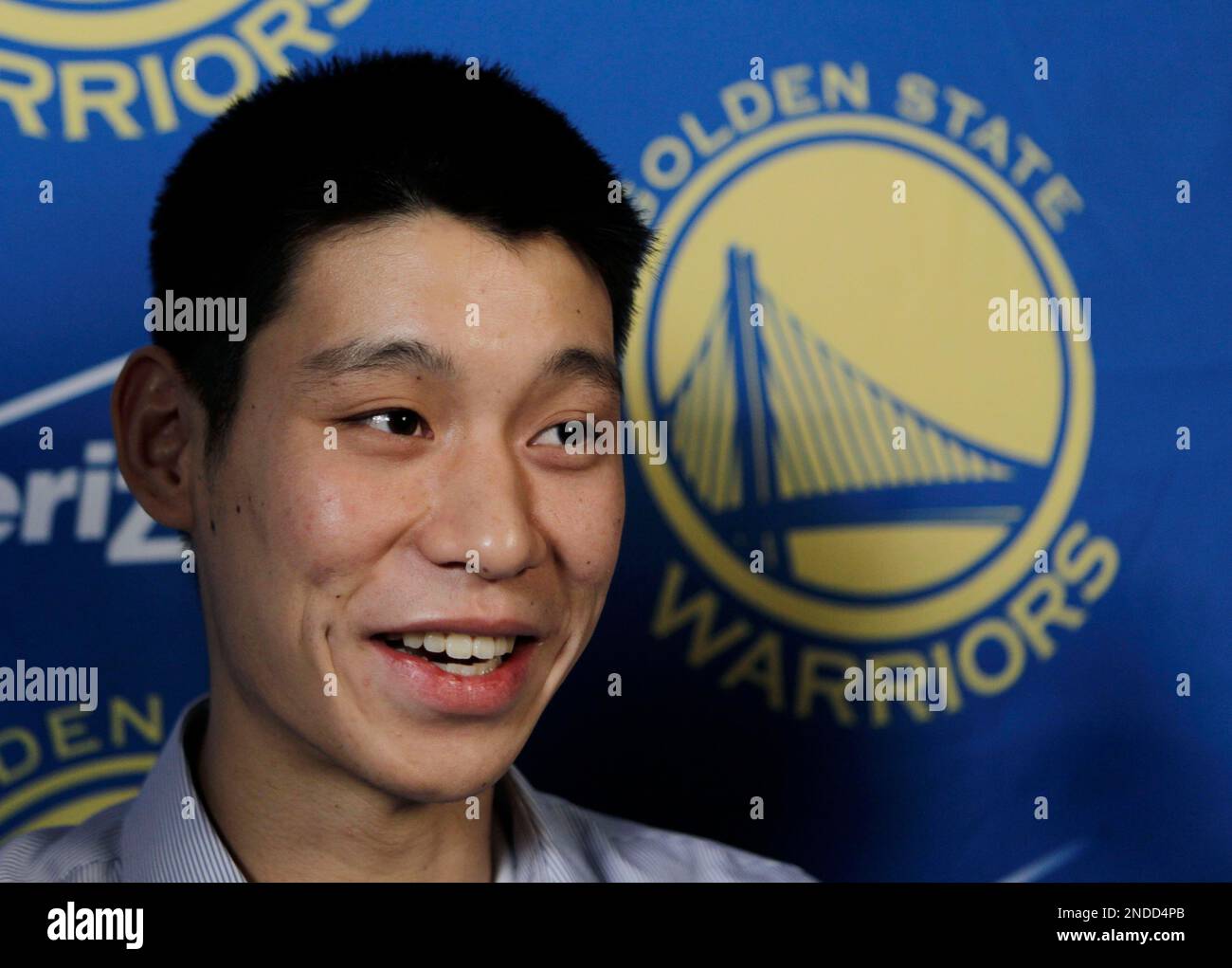 New Golden State Warriors guard Jeremy Lin smiles during a news ...