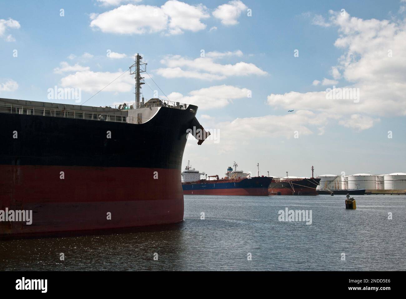 Oil storage terminal hi-res stock photography and images - Alamy