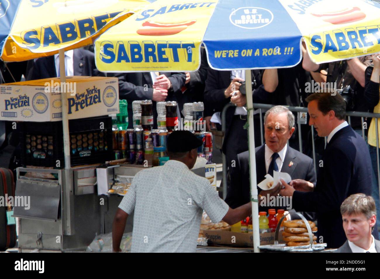 British Prime Minister David Cameron, right, and New York City Mayor ...
