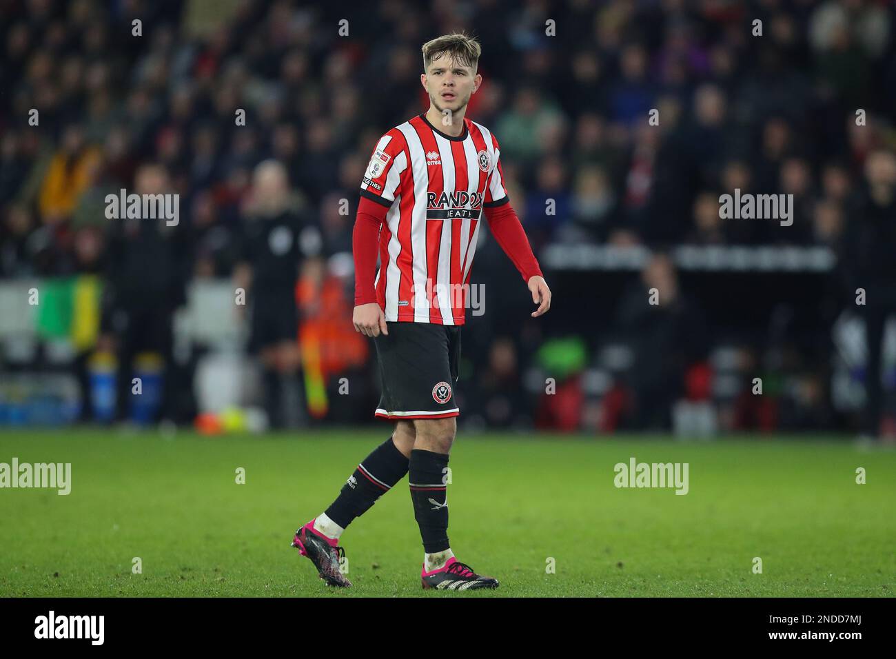 James McAtee #28 of Sheffield United during the Sky Bet Championship ...