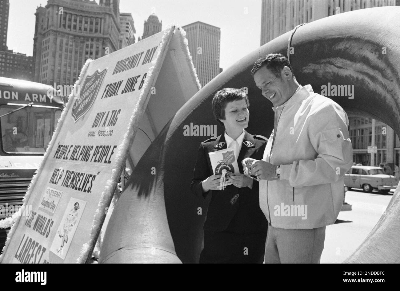 Indianapolis Speedway race winner Bobby Unser of Albuquerque, N.M ...