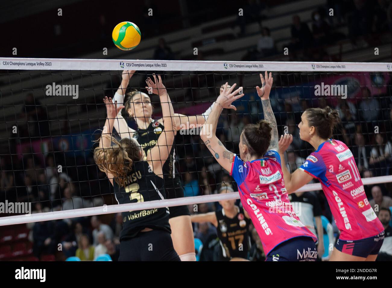 Attacl of Cansu Özbay (Vakifbank Istanbul) and Zehra Gunes (Vakifbank ...