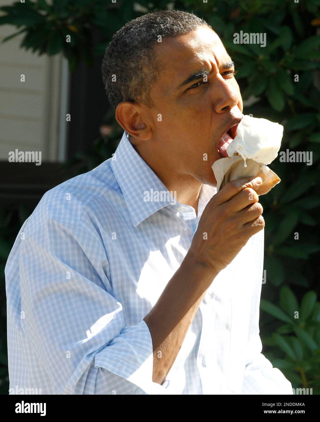 President Barack Obama eats coconut ice cream during a visit to Mount ...