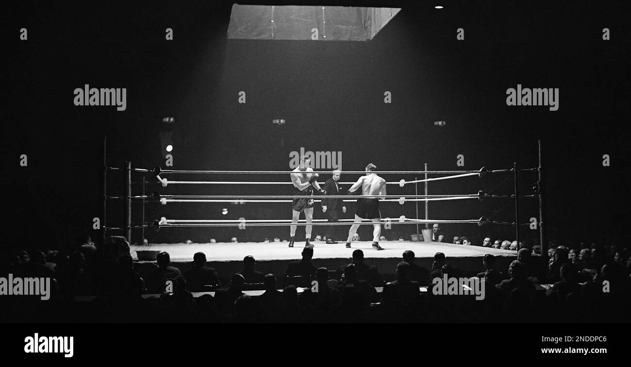 American boxer Max Baer, left and Welsh Tommy Farr sparring during the ...