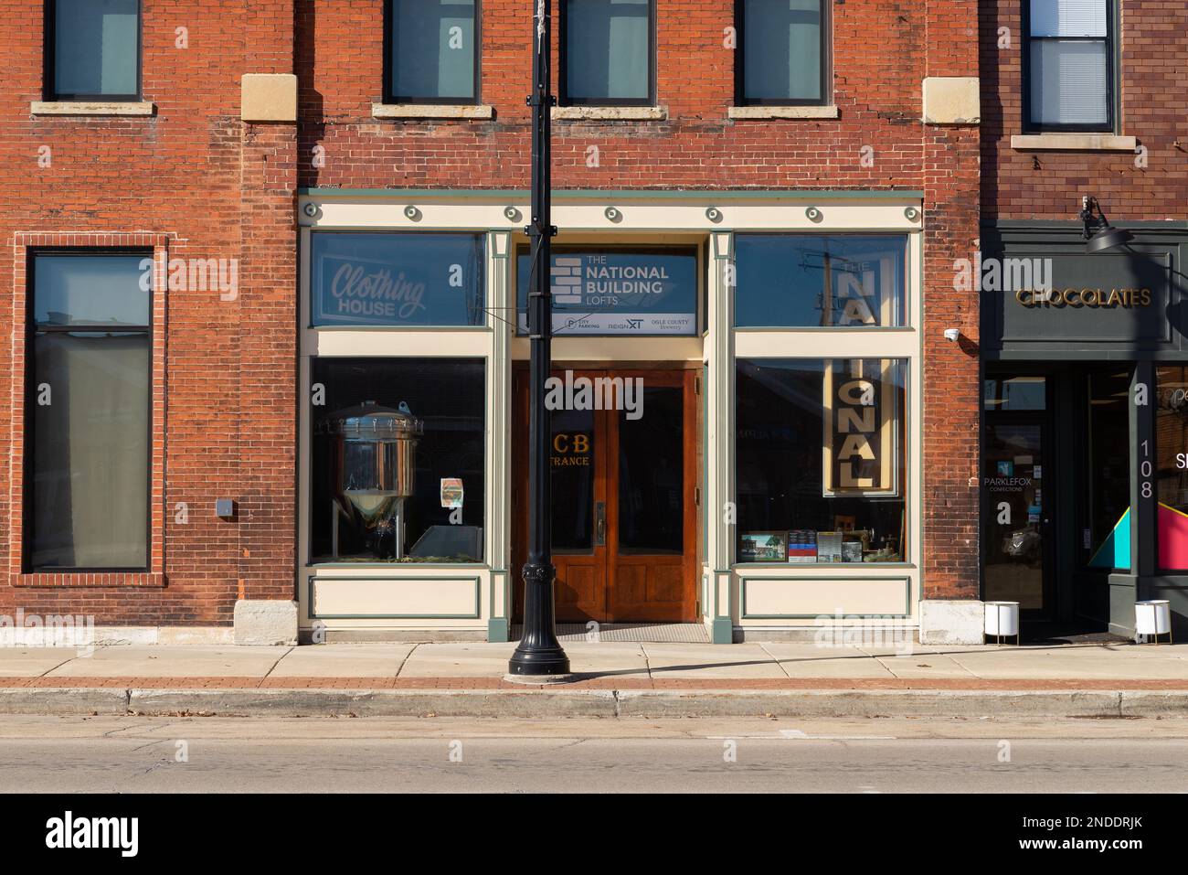Vintage downtown storefront hi-res stock photography and images - Alamy