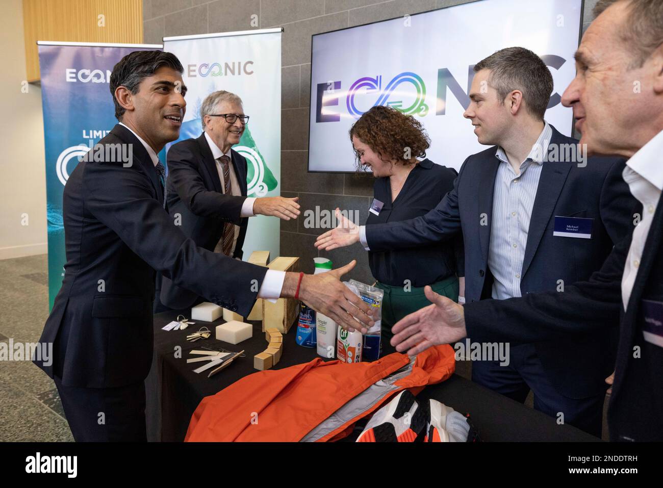 Prime Minister Rishi Sunak at Imperial College London with Bill Gates ...