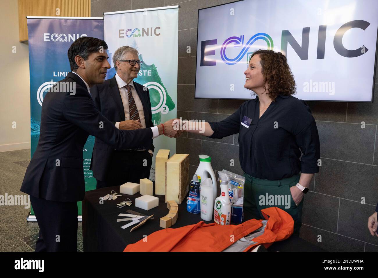 Prime Minister Rishi Sunak at Imperial College London with Bill Gates ...