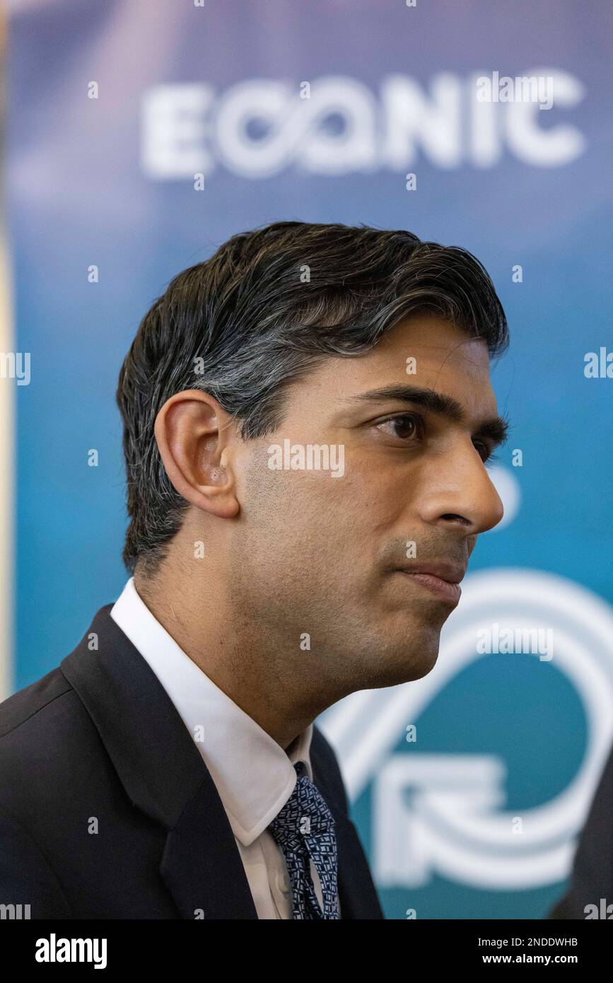 Prime Minister Rishi Sunak at Imperial College London with Bill Gates ...