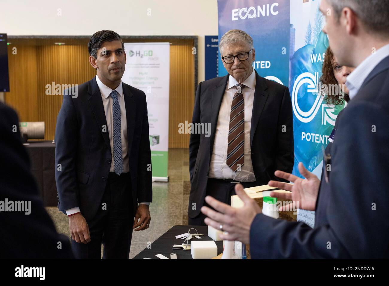 Prime Minister Rishi Sunak at Imperial College London with Bill Gates ...