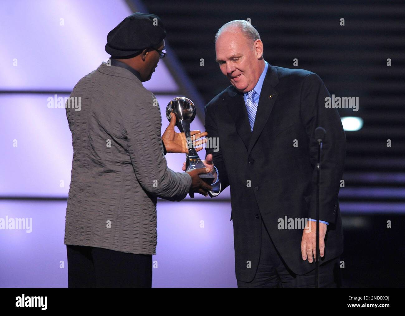 Samuel L. Jackson, left, presents Denver Nuggets basketball coach ...