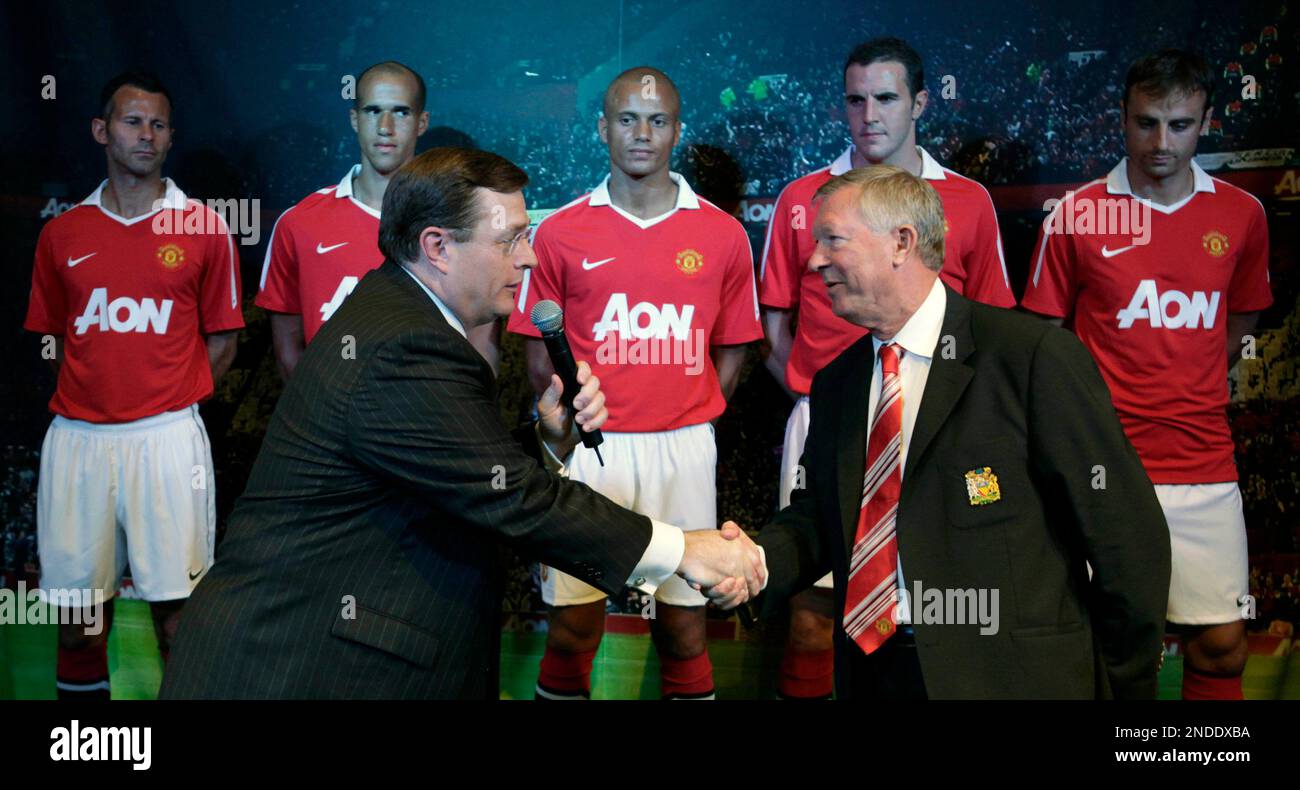 Gregory C. Case, left, president and CEO of Aon Corporation, left ...