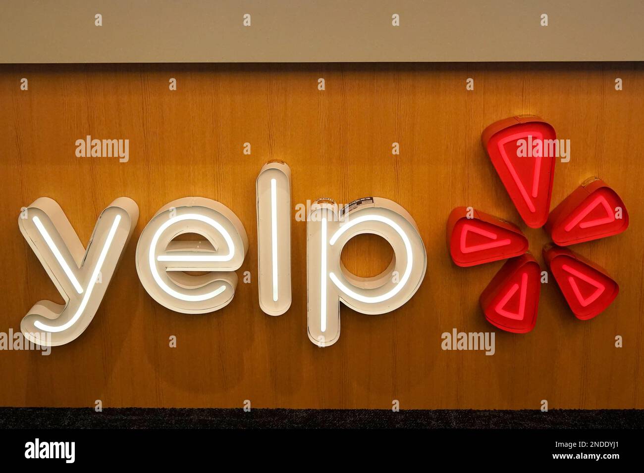 Yelp Logo Vector