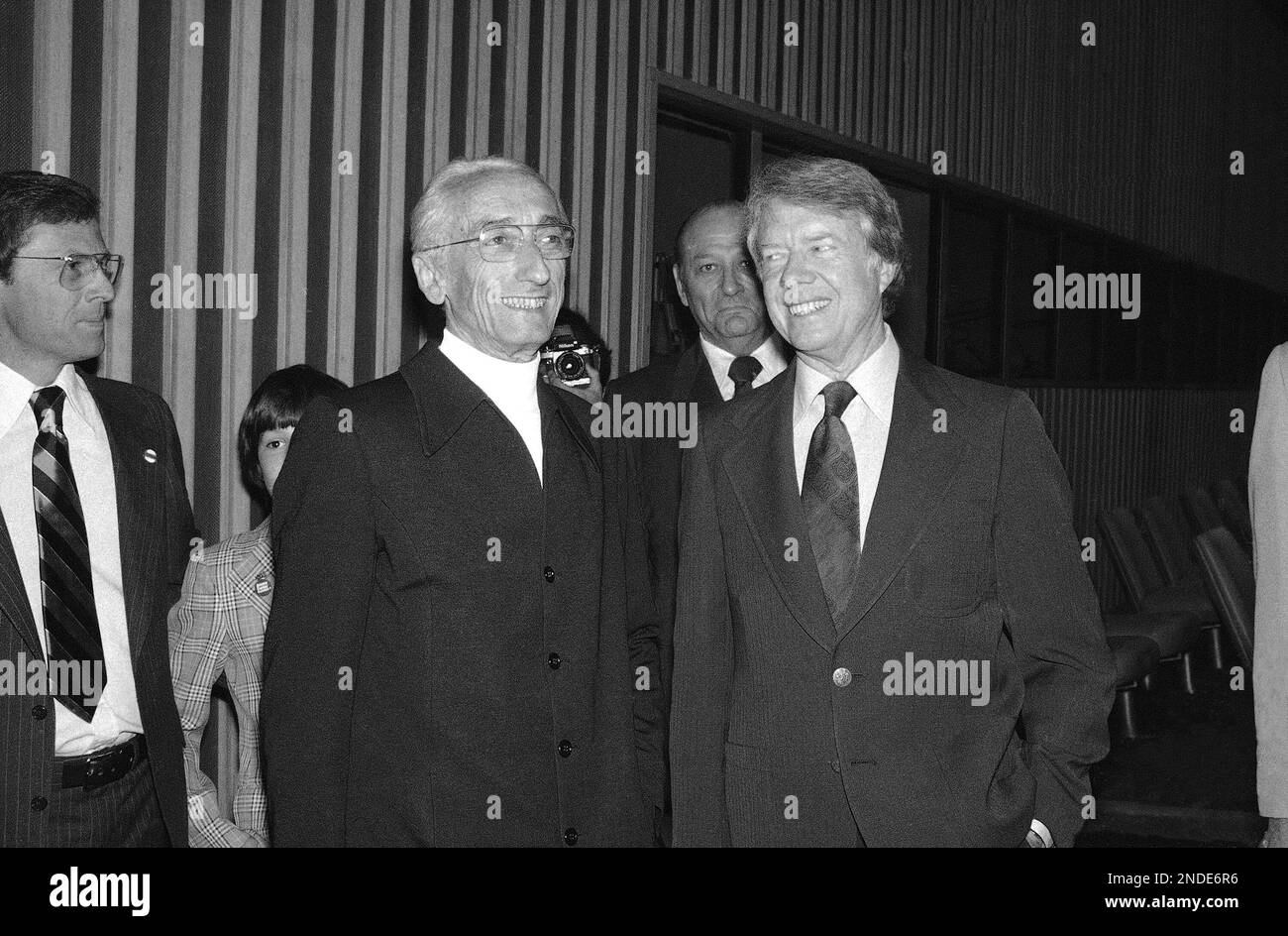 Democratic presidential hopeful Jimmy Carte with Jacques Cousteau at ...