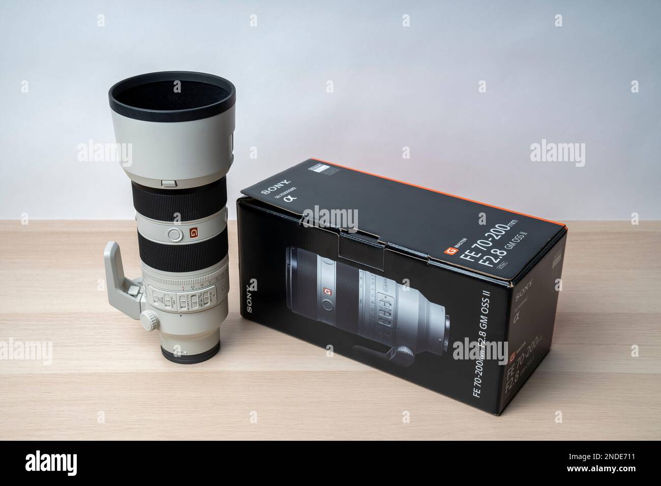 New G-Master Sony FE 70-200mm f2.8 GM OSS II lens and box. Unboxing ...