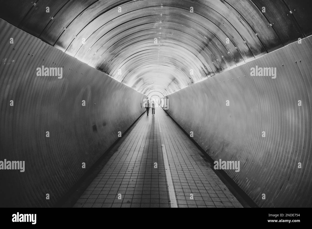 Black and white tunnel photography hi-res stock photography and images ...