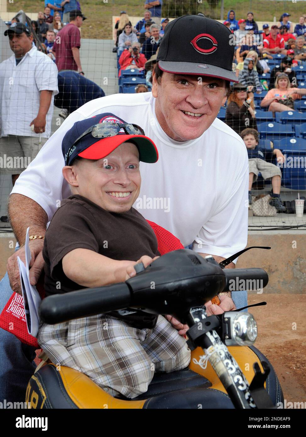 Former Major League Baseball player Pete Rose, right, poses with actor ...