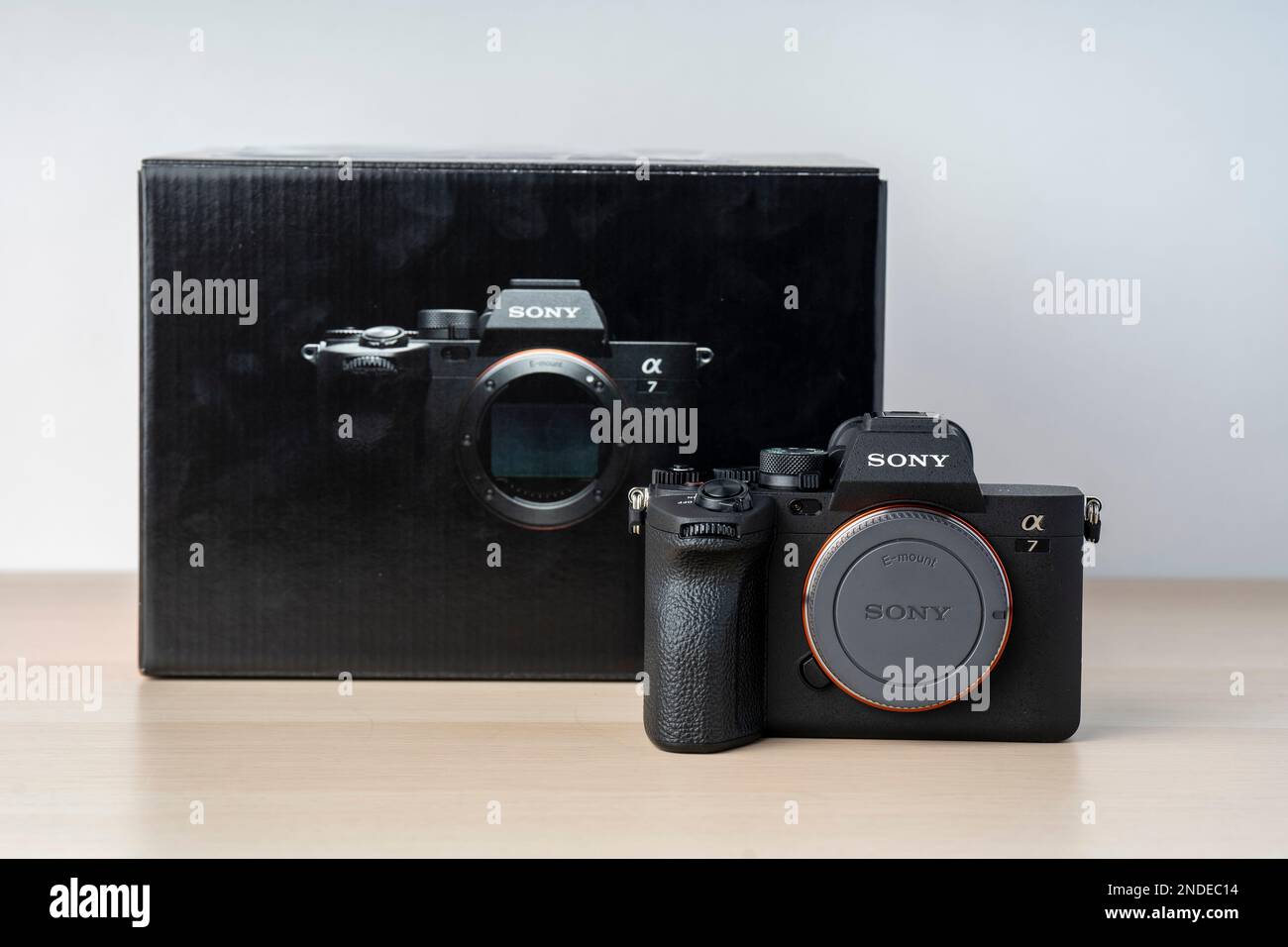 Sony Alpha a7 IV Full Frame hybrid MILC mirrorless camera, camera housing. The best mirrorless ...