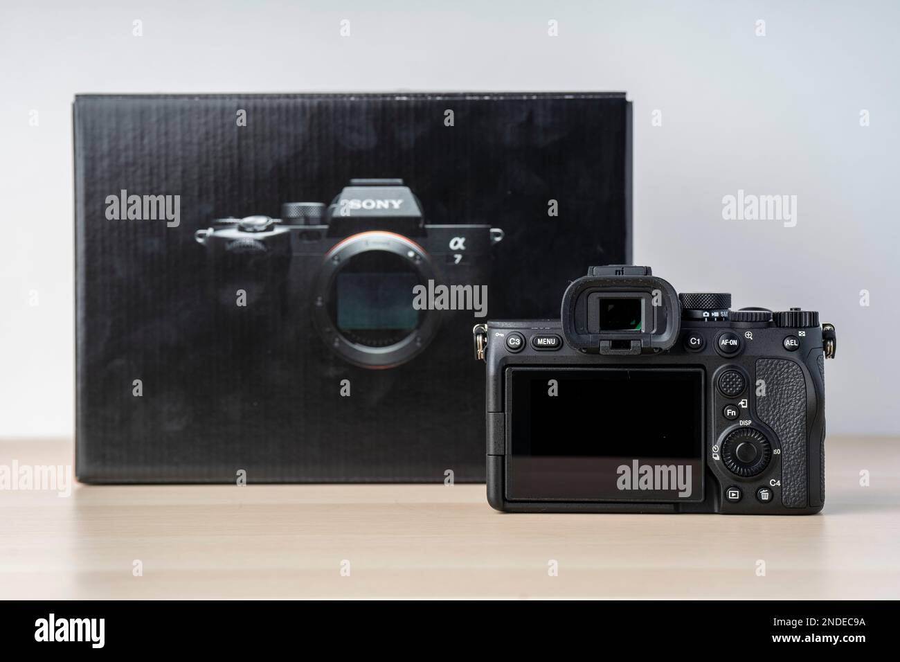 Sony Alpha a7 IV Full Frame hybrid MILC mirrorless camera, camera housing. The best mirrorless ...