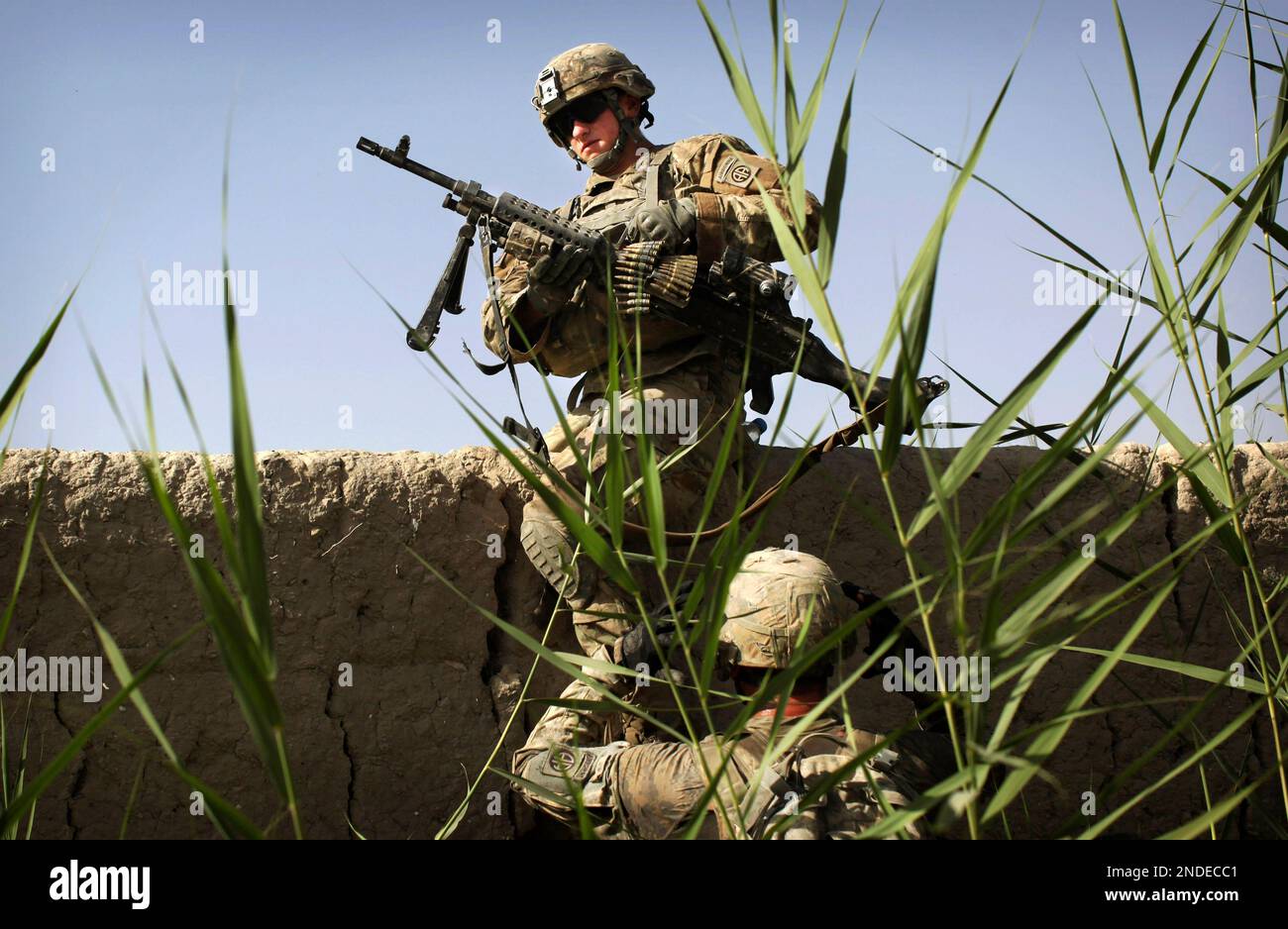 A United States Army soldier from Bravo Company, 2nd Battalion of the ...