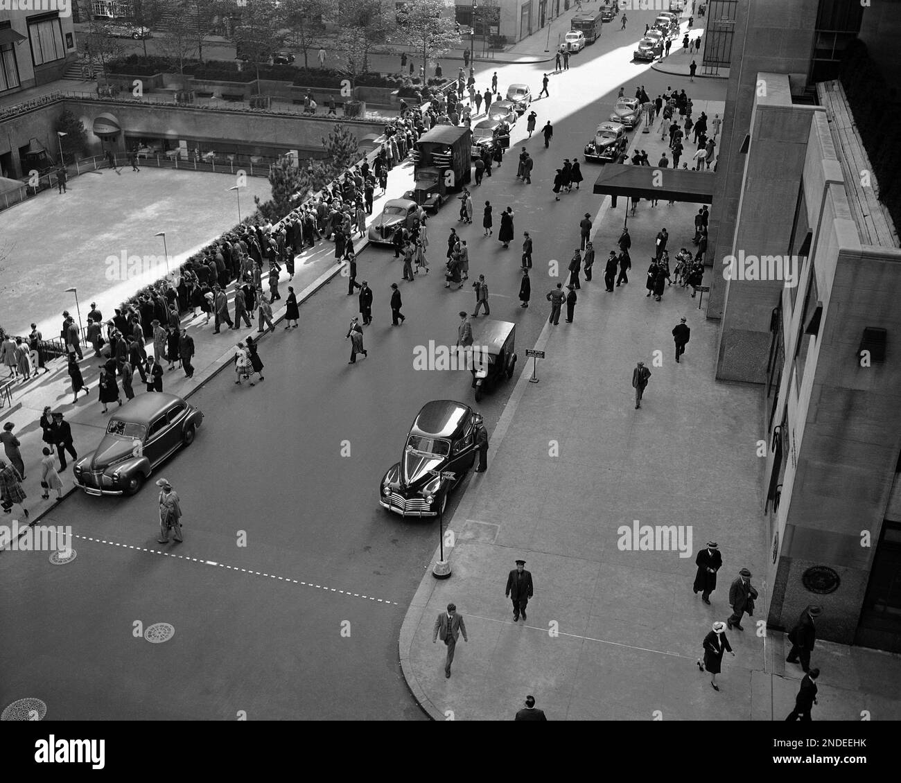New York's first daylight air raid drill is over and crowds return to ...