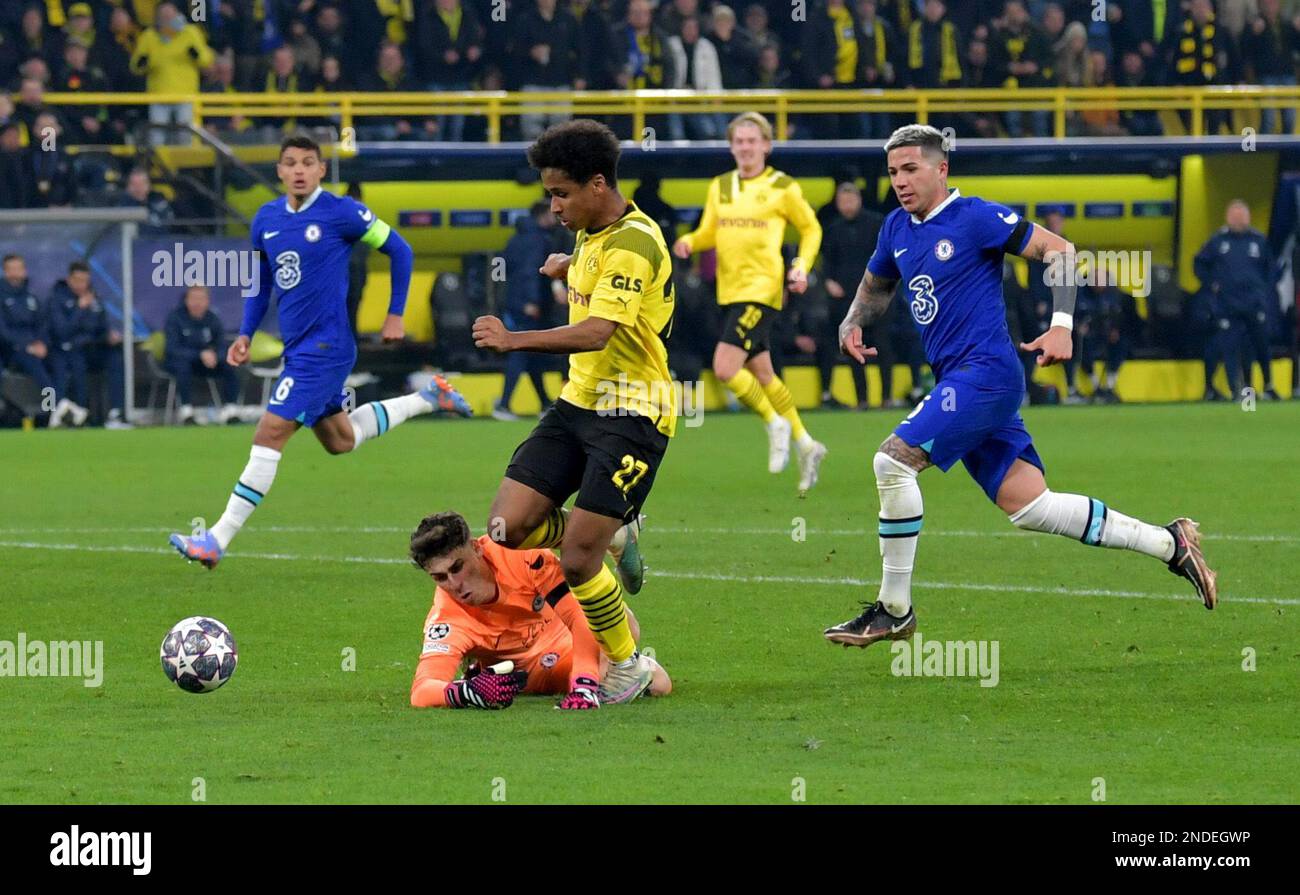 Dortmund, Germany. 15th Feb, 2023. Soccer: Champions League, Borussia ...