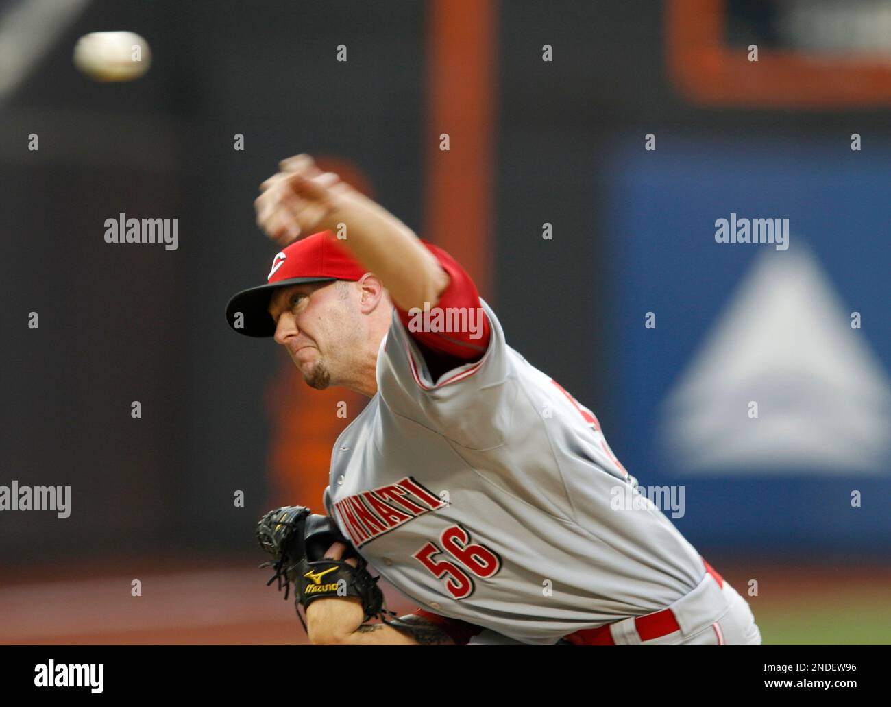Cincinnati Reds starting pitcher Matt Maloney delivers against the New ...