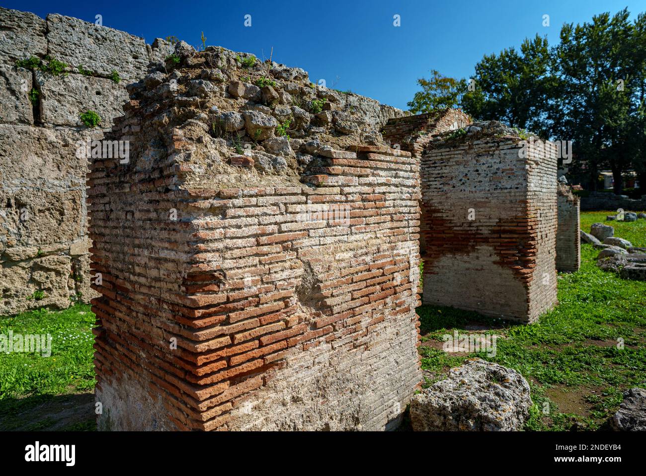 Brickwork walls hi-res stock photography and images - Alamy