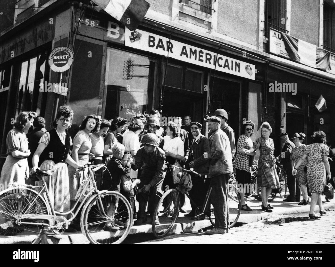 This bar in Le Mans was quick to change its same on arrival of the ...