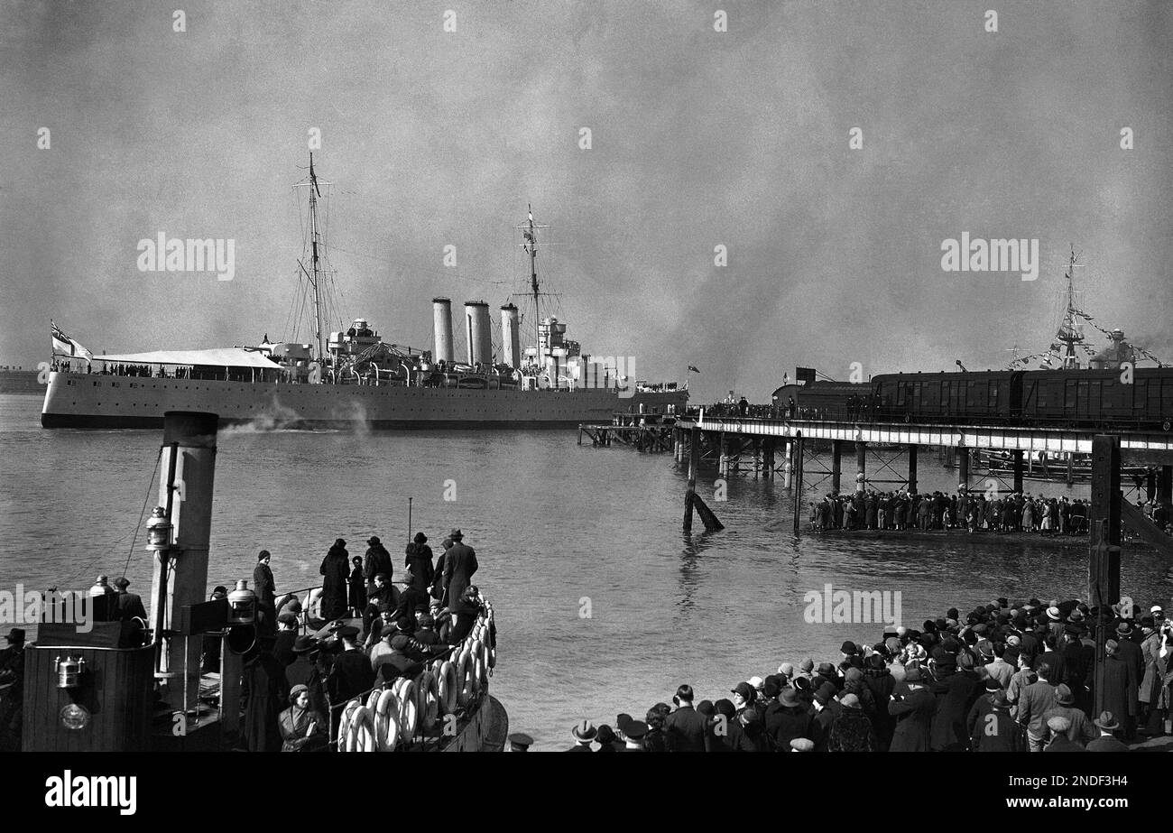 Crowds watch as the HMAS Australia D84 arrives at the quay side in ...