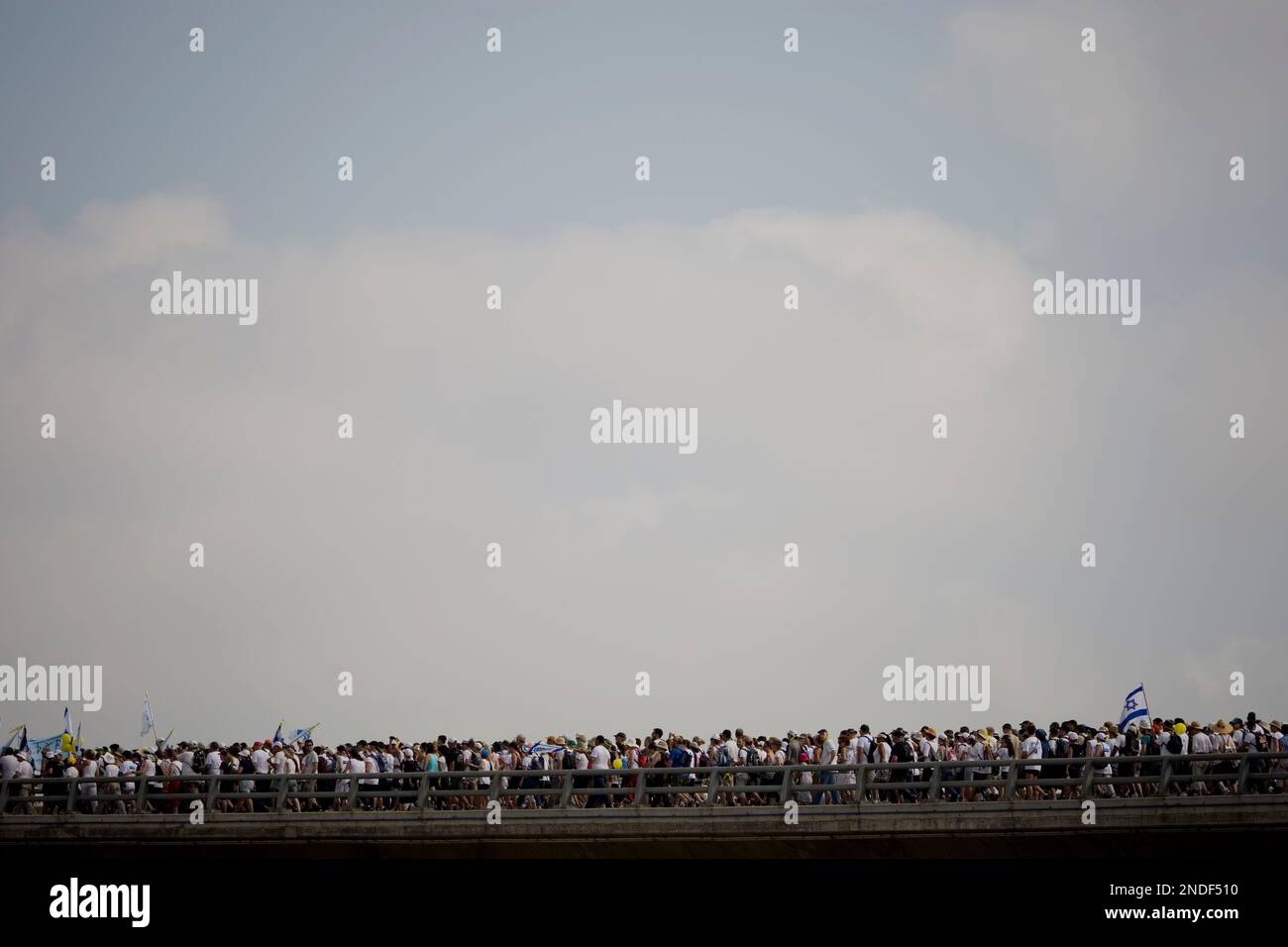 Israelis march in support of the release of captured Israeli soldier ...