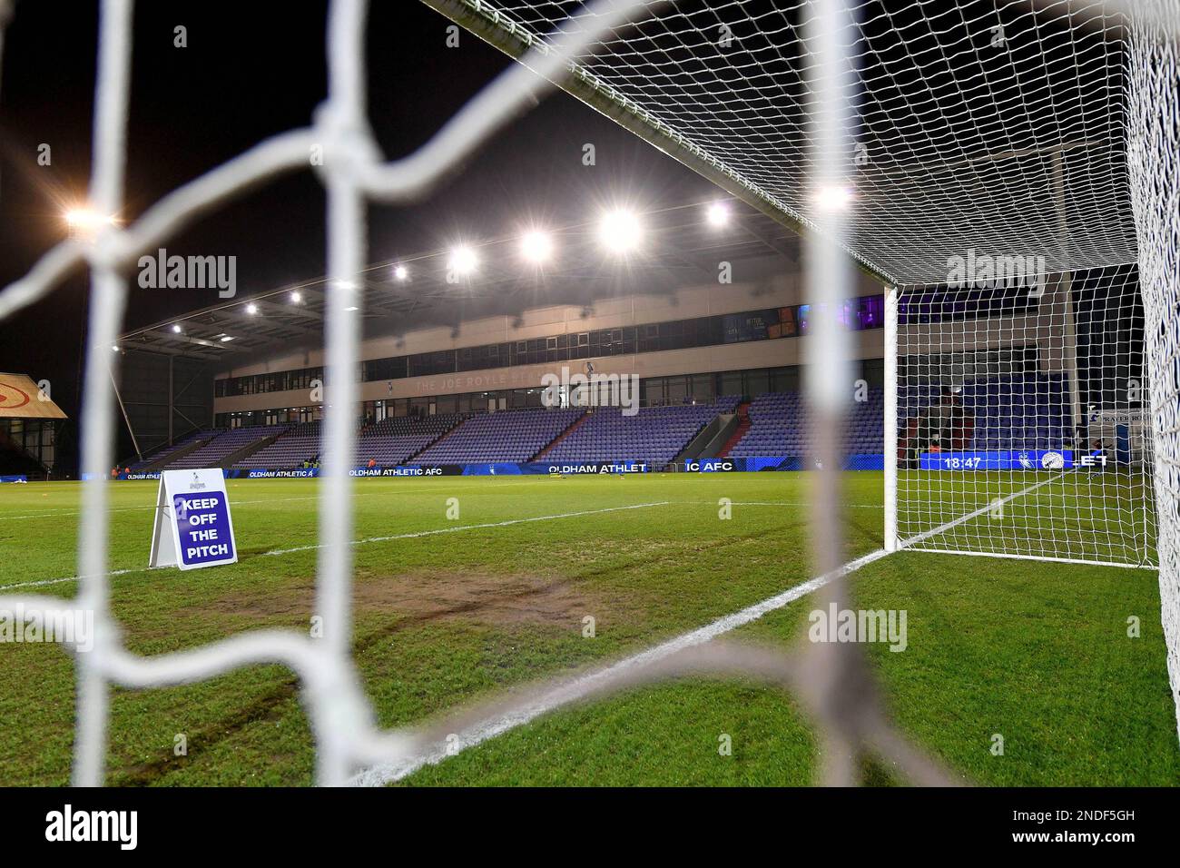 Oldham athletic vs gateshead hi-res stock photography and images - Alamy