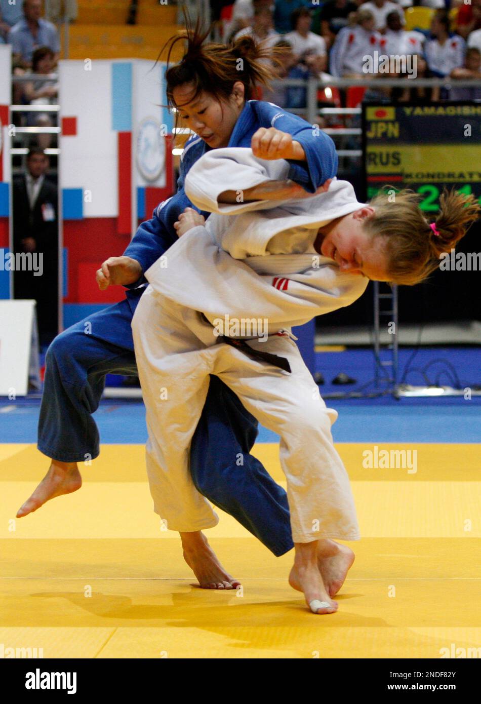 Japan's Emi Yamagushi and Russia's Natalia Kondratyeva, foreground ...