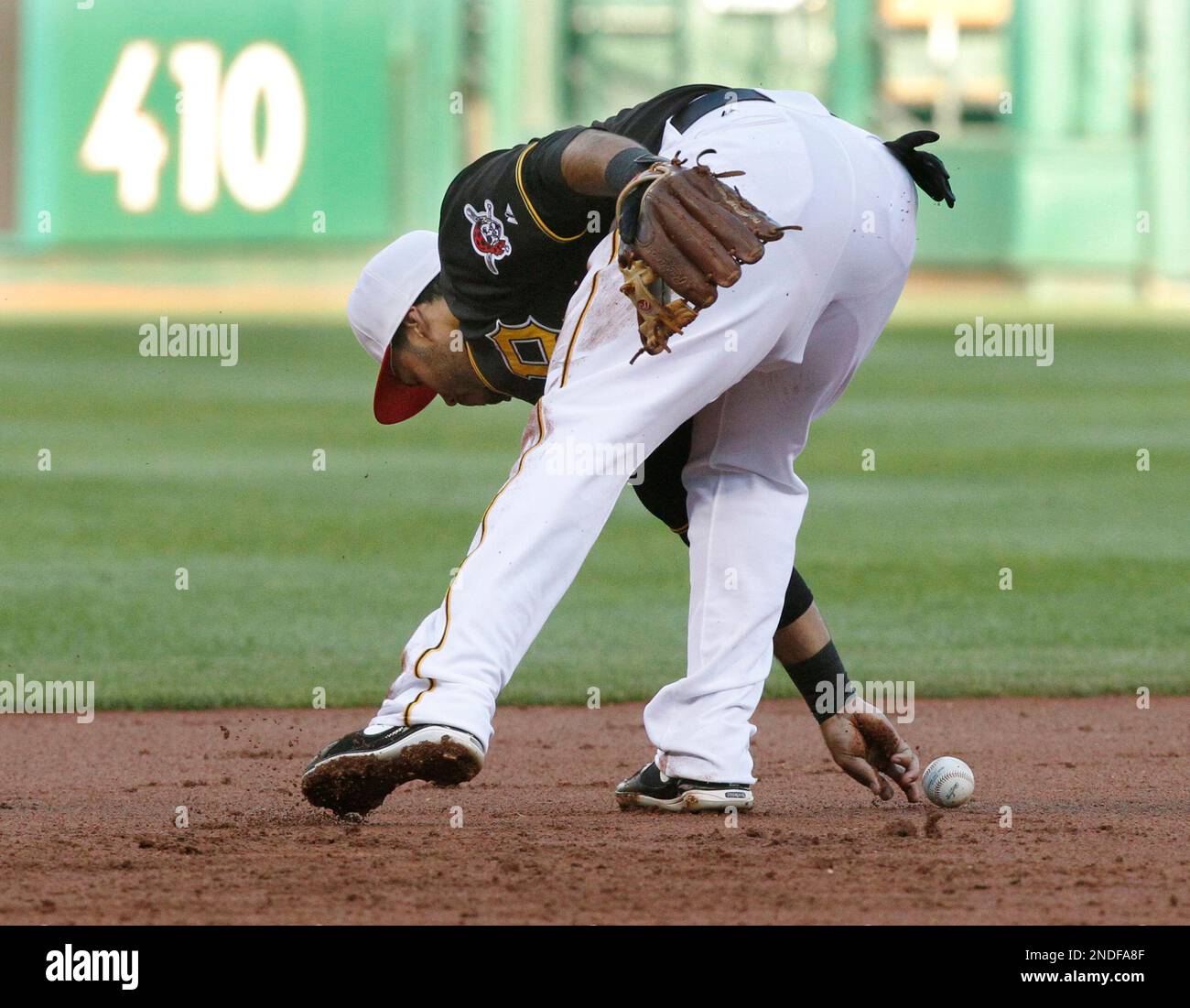 Pittsburgh Pirates third baseman Pedro Alvarez reaches behind him for a ...