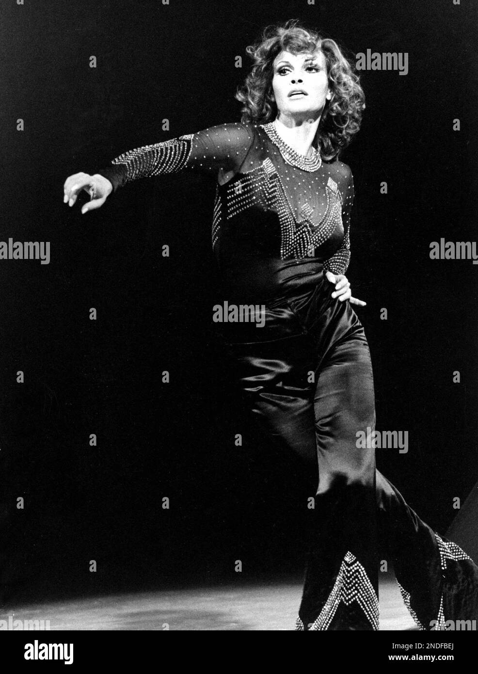 RAQUEL WELCH.Â©SUPPLIED BY (Credit Image: © Globe Photos/ZUMA Wire ...