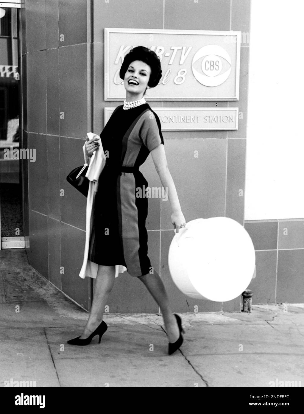 RAQUEL WELCH.#10617.Â© ARCHIVE/ / RAQUELWELCHRETRO(Credit Image ...