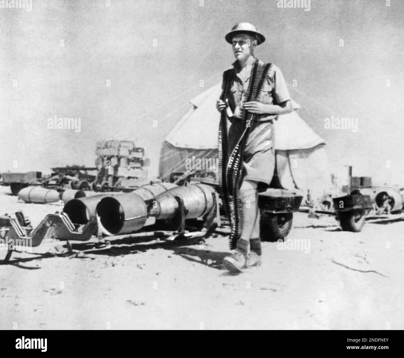 British soldiers, waging war against the Italians along the Egyptian ...