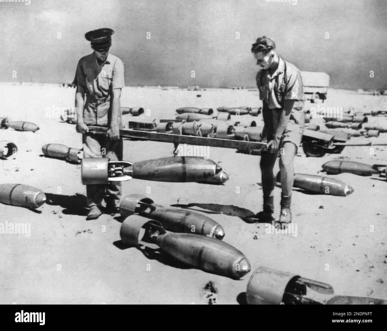 British soldiers, waging war against the Italians along the Egyptian ...