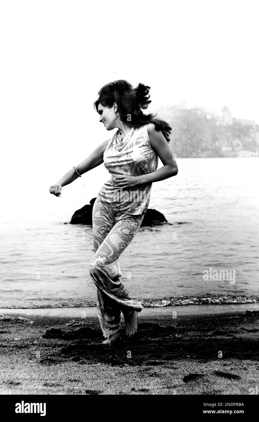 RAQUEL WELCH.#4253.Â© / RAQUELWELCHRETRO(Credit Image: © Globe Photos ...