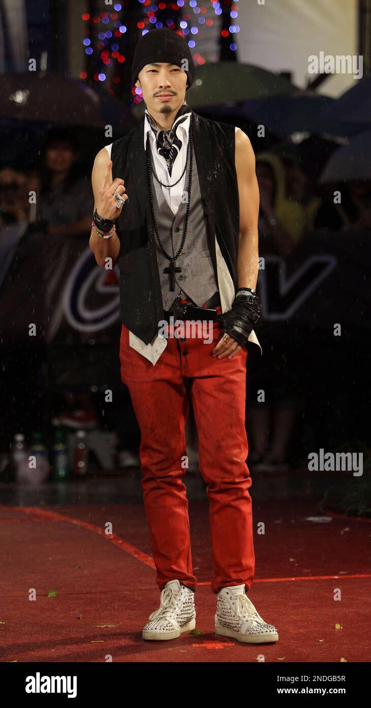 Taiwanese singer Vanness Wu smiles as he arrives for the 21st Golden ...