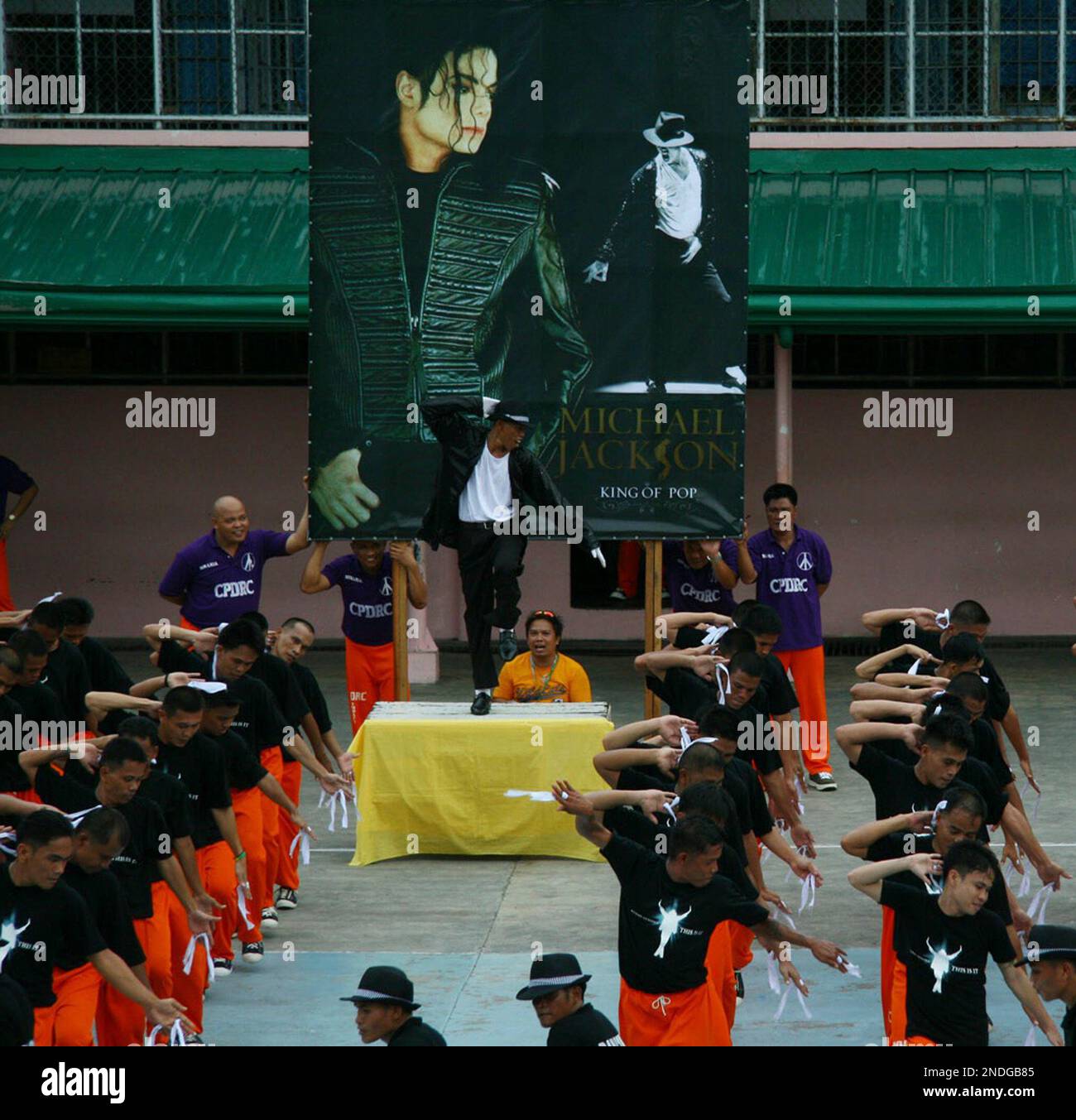 Inmates perform a Michael Jackson song to pay tribute to the King of ...