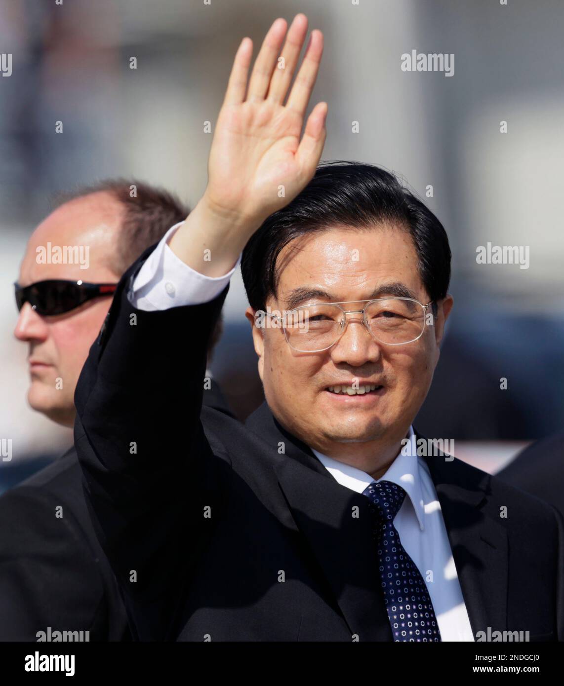 Chinese President Hu Jintao waves as he arrives at Pearson ...