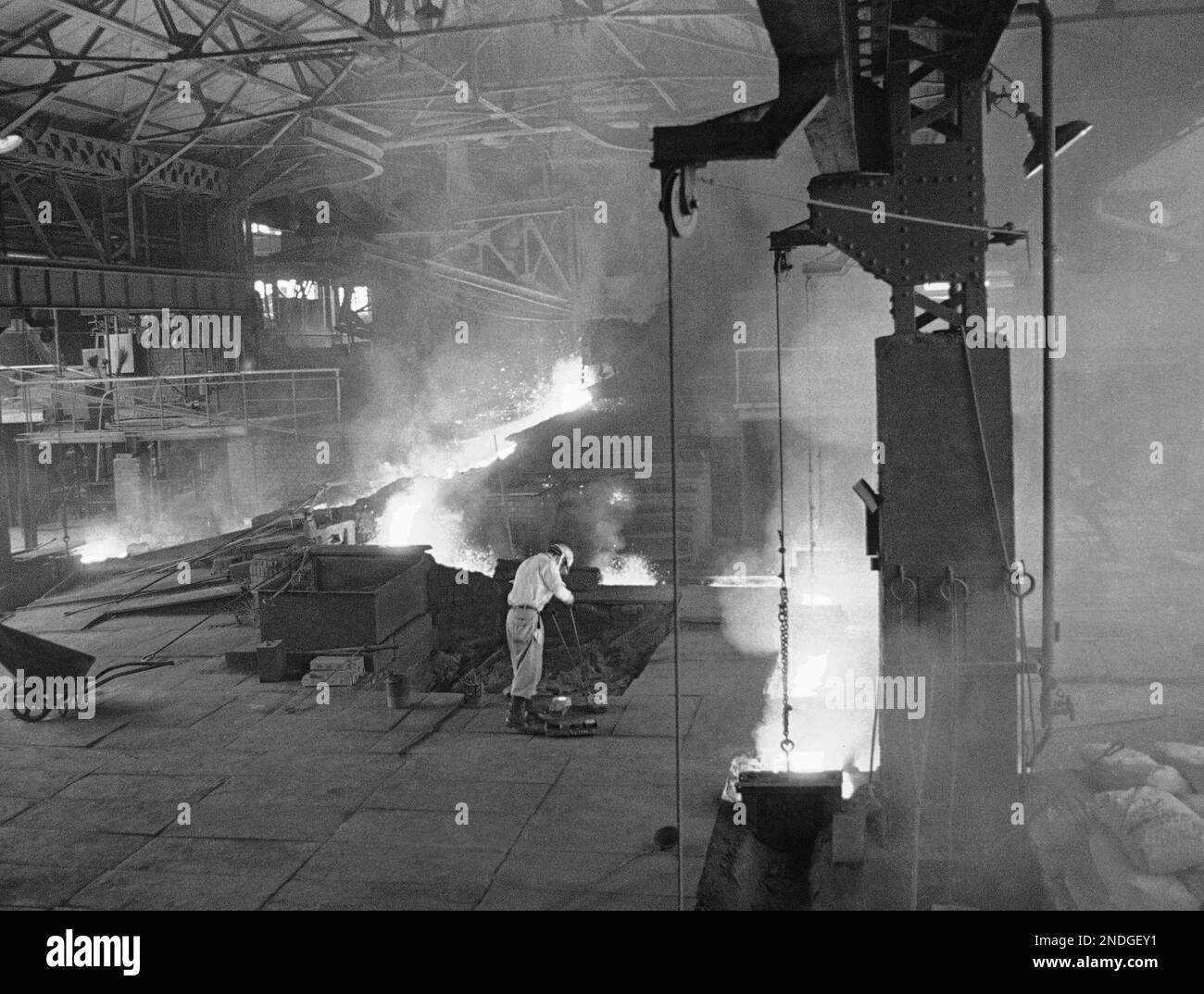Hisao Hoshino works at furnace in Japan, Kawasaki Steelmill of Nihon ...