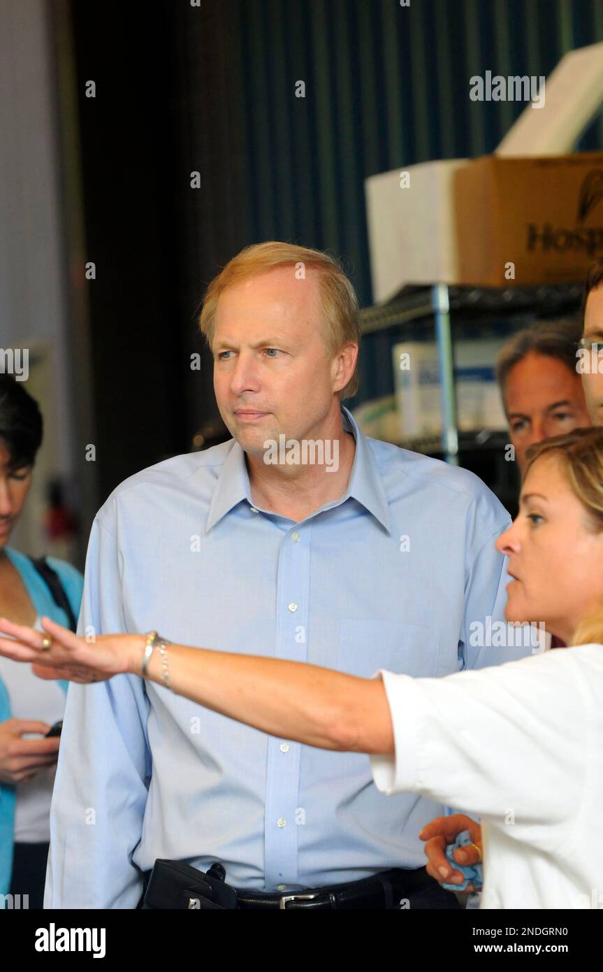 Bob Dudley, CEO of BP, tours the Audubon Nature Institute's turtle ...
