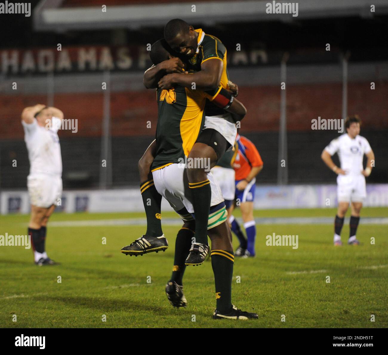 South Africa's Mlungisi Bali, center left, lifts teammate Siya Kolisi ...