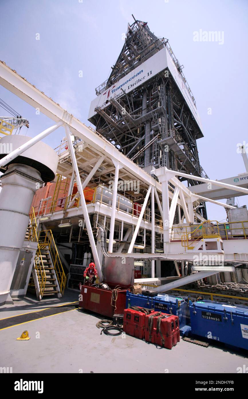 The deck of the Development Driller II, which is drilling a relief well ...