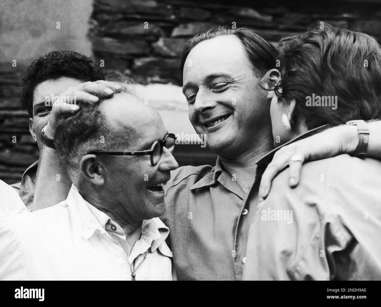 Donald Campbell embraces his wife Dorothy McKegg and his Chief Mechanic ...