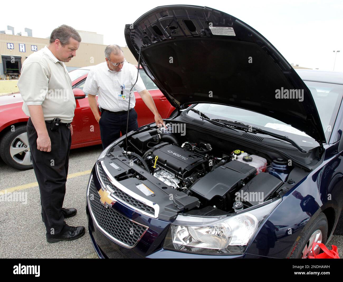 In this photo made June 15, 2010, Rob Greenaway, left, and Bob Ratu ...